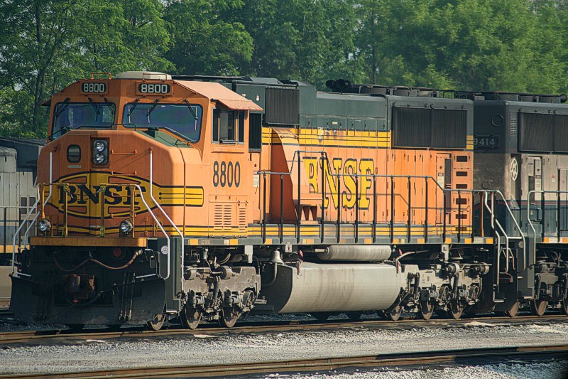 BNSF 8800